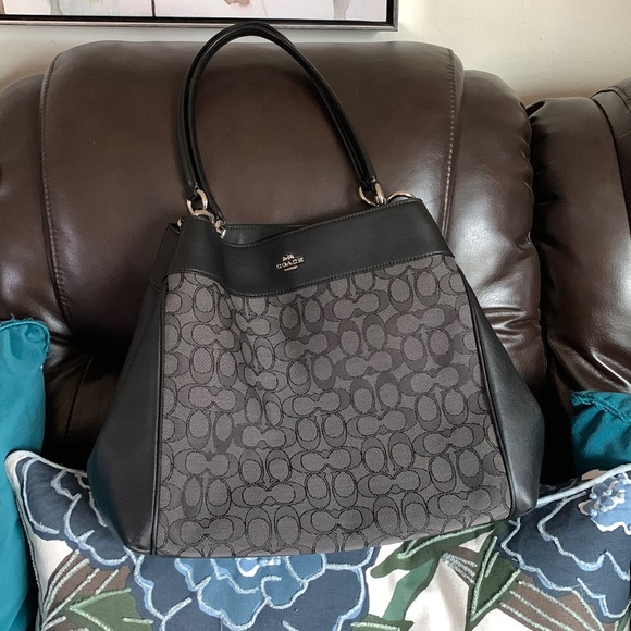 Coach | Bags | Coach Lexy Shoulder Bag In Signature Jacquard Style ...